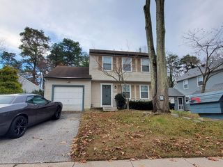 48 Woodvale Dr, Atco, NJ 08004 - See Est. Value, Schools & More