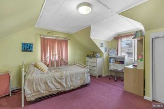 82 Surrey Ln, Bergenfield, NJ 07621 | MLS# 24007614 | Trulia