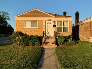 North Riverside, IL Homes For Sale & North Riverside, IL Real Estate ...