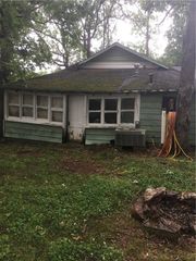 1908 W Stone St, Fayetteville, AR 72701 - See Est. Value, Schools & More