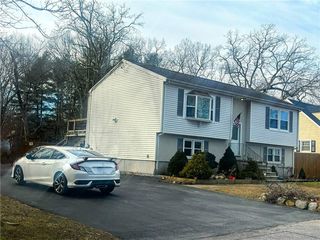 165 Circuit Dr, Riverside, RI 02915 - See Est. Value, Schools & More