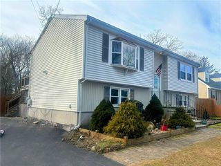 165 Circuit Dr, Riverside, RI 02915 - See Est. Value, Schools & More