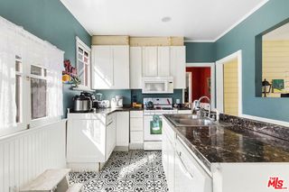 1976 S Bonsallo Ave, Los Angeles, CA 90007 - See Est. Value, Schools & More