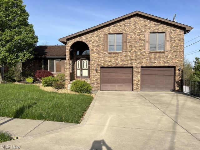 137 W Circle Dr, Weirton, WV 26062 - See Est. Value, Schools & More