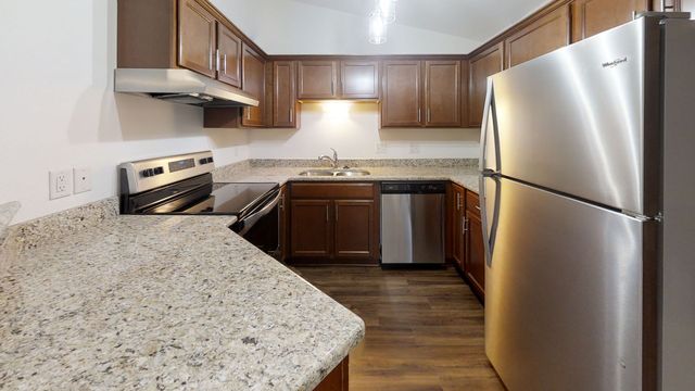 Rent Special - Renovated Condo Style Lower 2 Bedroom 2 Bathroom ...