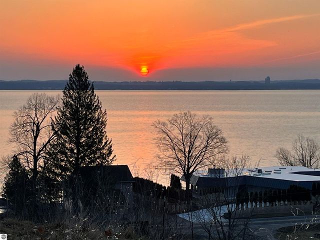 Traverse City, MI Homes For Sale & Traverse City, MI Real Estate | Trulia