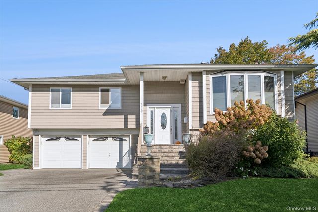 Merrick, NY Single Family Homes For Sale - 42 Listings | Trulia