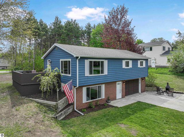 Williamsburg, MI Homes For Sale & Real Estate