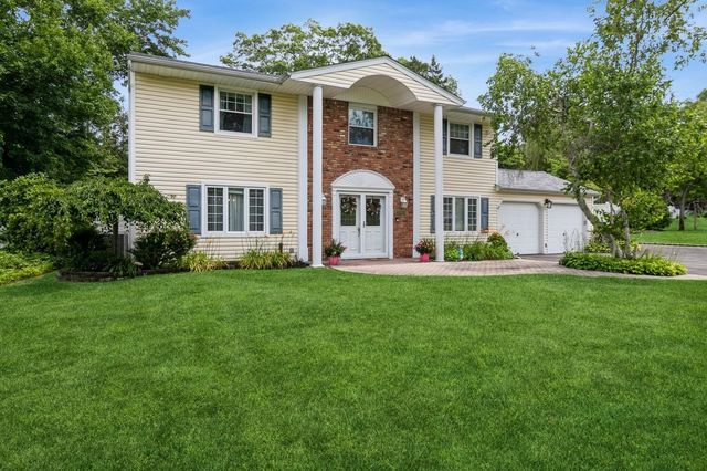 Hauppauge, NY Homes For Sale & Real Estate - 52 Homes | Trulia