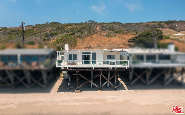 View Waterfront Homes for Sale in Malibu, CA - 63 Houses | Trulia