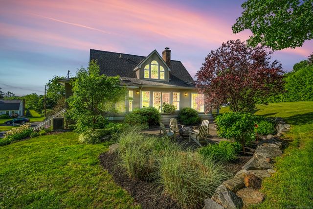 Suffield, CT Homes For Sale & Suffield, CT Real Estate | Trulia