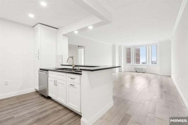 Edgewater, NJ Homes For Sale & Real Estate