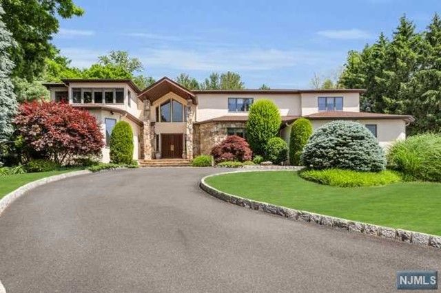 61 Adams Dr, Cresskill, NJ 07626 - See Est. Value, Schools & More