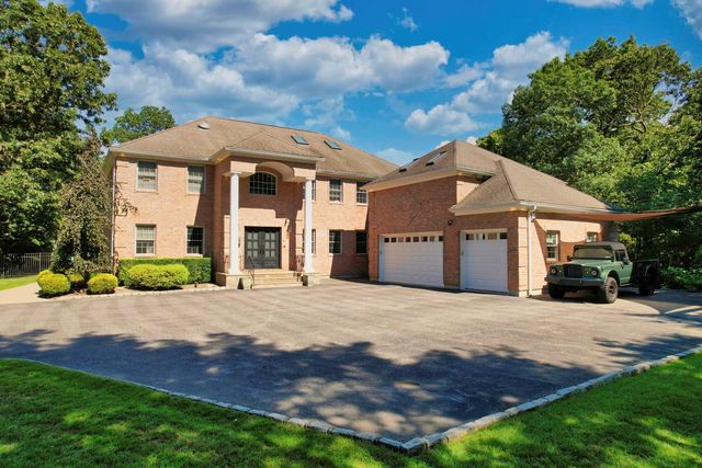 Dix Hills, NY Homes For Sale & Real Estate