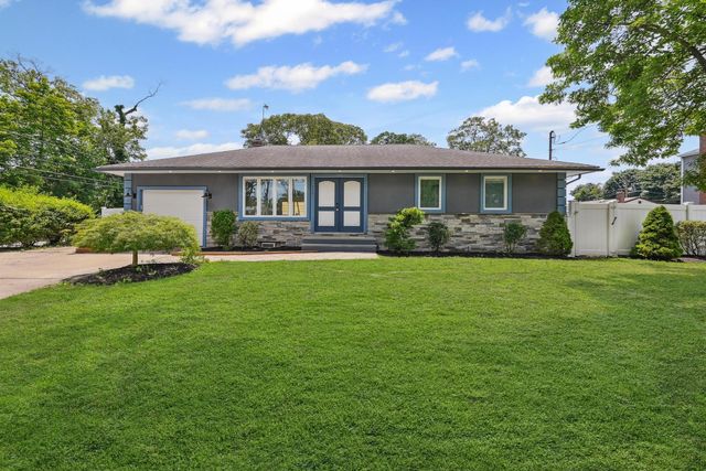 Holbrook, NY Homes For Sale & Real Estate - 61 Homes | Trulia