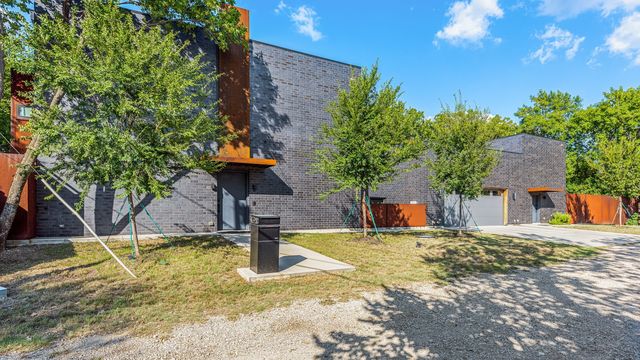 View Waterfront Homes for Sale in Dallas, TX - 54 Houses | Trulia