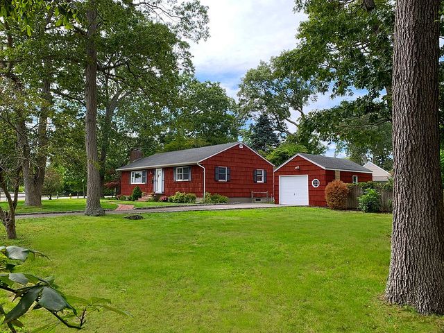 East Islip, NY Homes For Sale - 25 Homes | Trulia