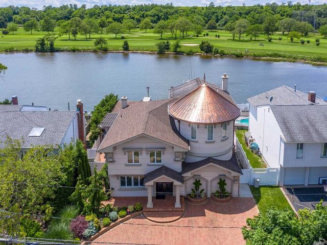 2806 Clubhouse Rd, Merrick, NY 11566 - See Est. Value, Schools & More