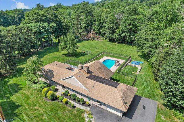 87 E Lovell St, Mahopac, NY 10541 - See Est. Value, Schools & More