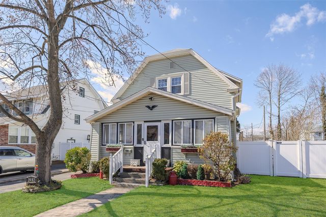 Oceanside, NY Single Family Homes For Sale - 36 Listings | Trulia