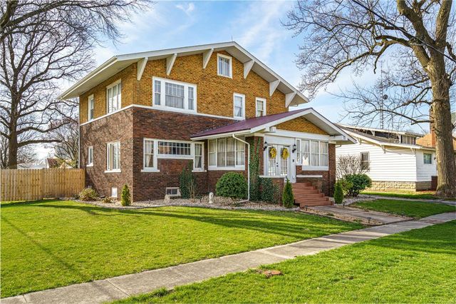 212 N Prairie St, Raymond, IL 62560 | Trulia