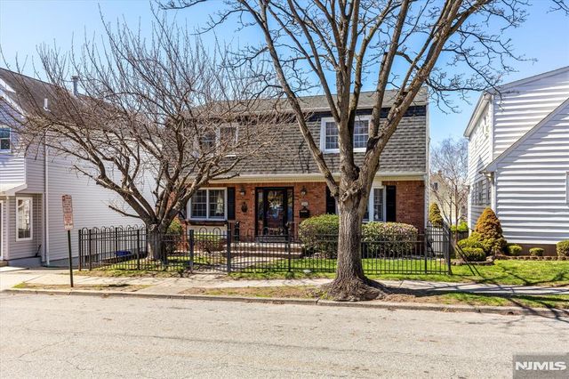 Carlstadt, NJ Homes For Sale & Real Estate - 37 Homes | Trulia