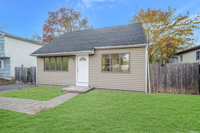 Mastic, NY Homes For Sale & Real Estate