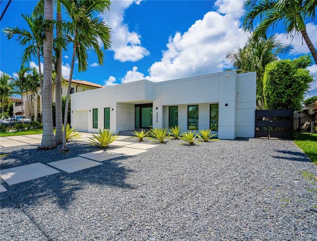 2020 NE 121st Rd, North Miami, FL 33181 - See Est. Value, Schools & More