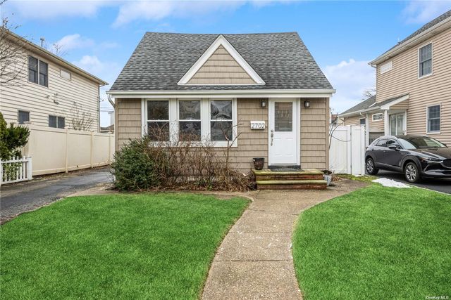 Merrick, NY Homes For Sale & Merrick, NY Real Estate | Trulia