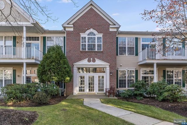 315 Four Seasons Dr, Wayne, NJ 07470 - See Est. Value, Schools & More