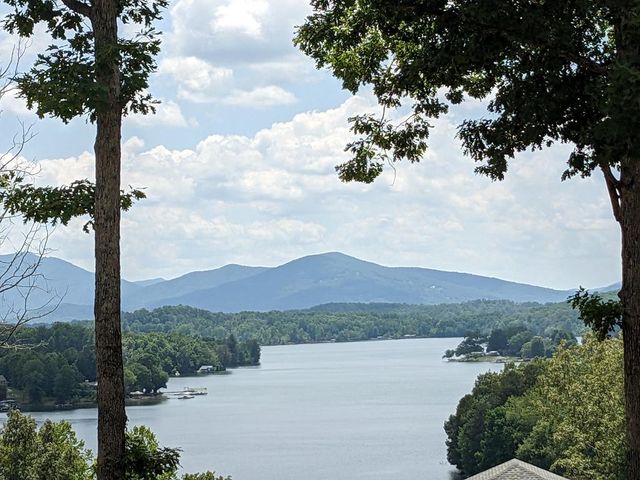 Hayesville, NC Homes For Sale & Hayesville, NC Real Estate | Trulia