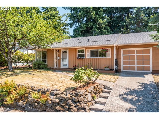 9020 NE Broadway St, Portland, OR 97220 - See Est. Value, Schools & More