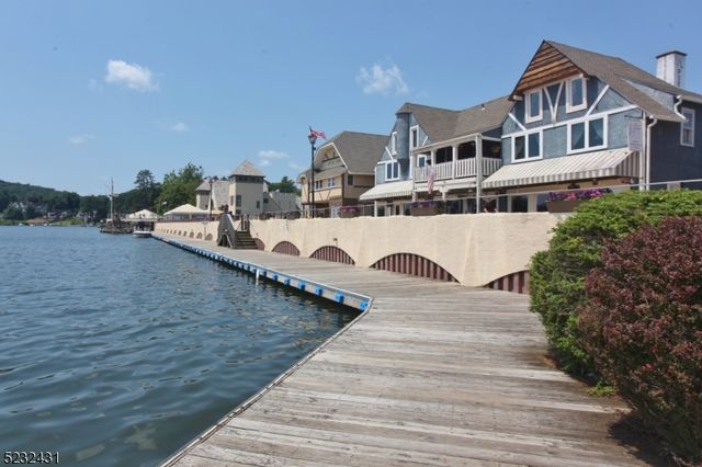 22 Log Cabin Ter, Sparta, NJ 07871 - See Est. Value, Schools & More