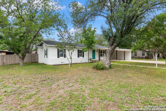 Devine, TX Homes For Sale & Devine, TX Real Estate | Trulia