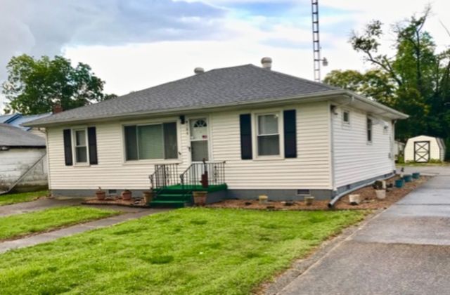 104 W Davenport St, Crossville, IL 62827 - See Est. Value, Schools & More