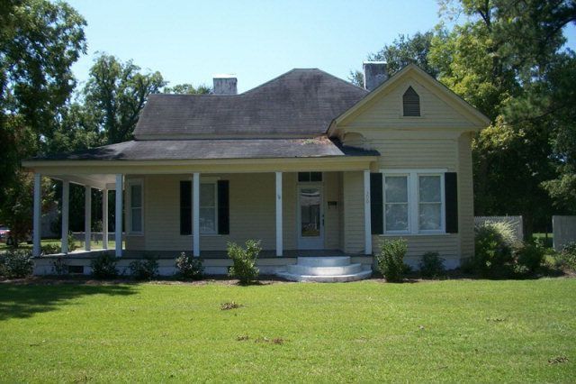 300 N Marlboro St, Mccoll, SC 29570 - See Est. Value, Schools & More