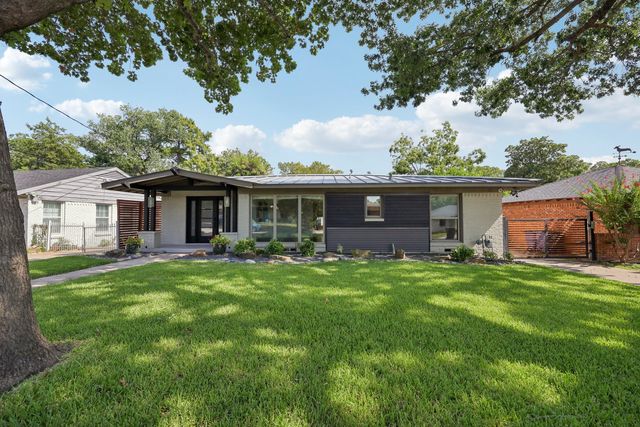 View Waterfront Homes for Sale in Dallas, TX - 54 Houses | Trulia