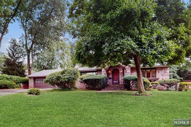 River Edge, NJ Homes For Sale - Updated Daily