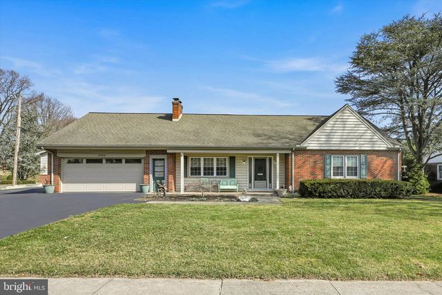 1065 W Main St, Ephrata, PA 17522 - See Est. Value, Schools & More