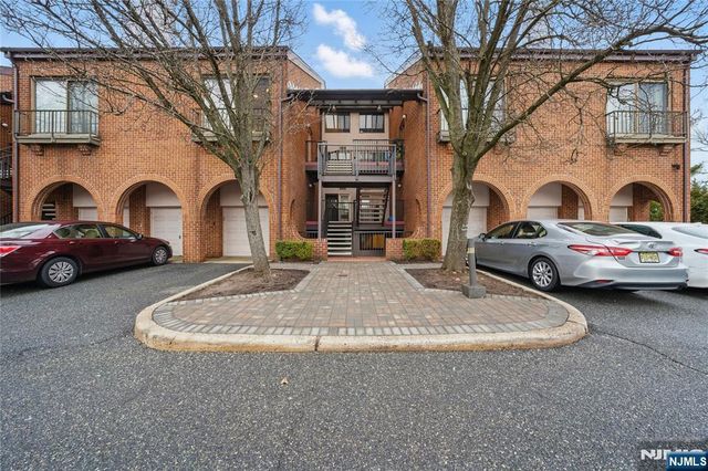 Teaneck, NJ Homes For Sale & Real Estate