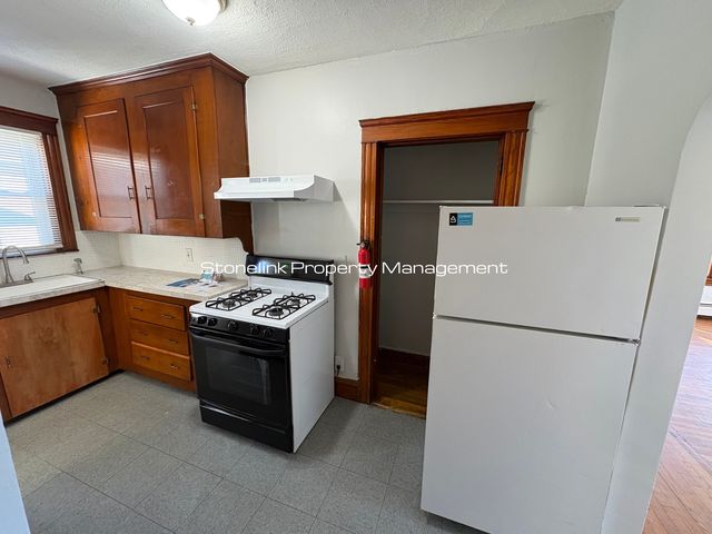 1088-1090 Lonsdale Ave #2F, Central Falls, RI 02863 - See Est. Value ...