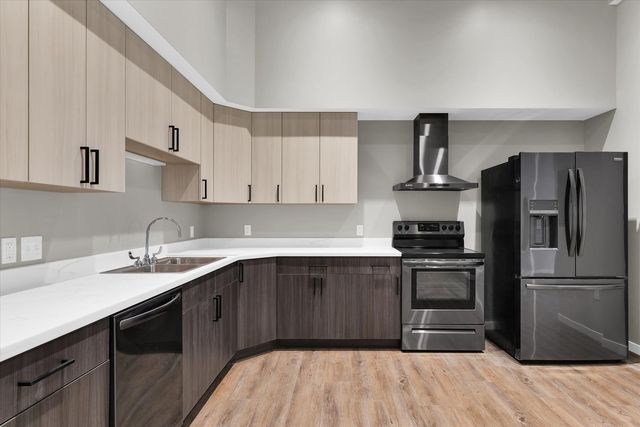 Live in Luxury! Stunning 1-Bedroom Apartment in Downtown Champaign ...