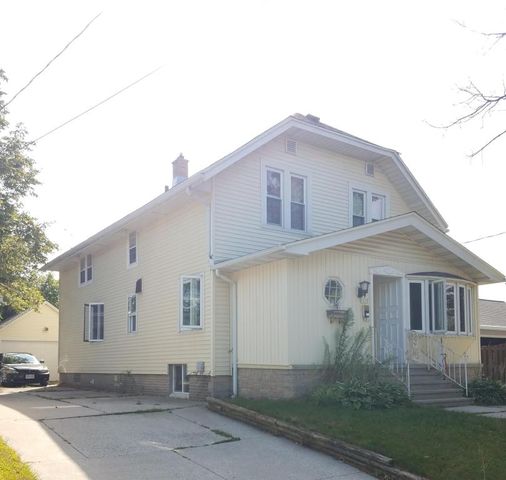 1135 S 22nd St, Manitowoc, WI 54220 - See Est. Value, Schools & More