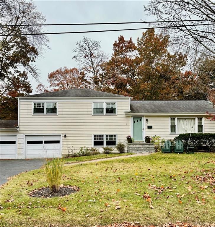 9 Wedgewood Ln, Barrington, RI 02806 - See Est. Value, Schools & More