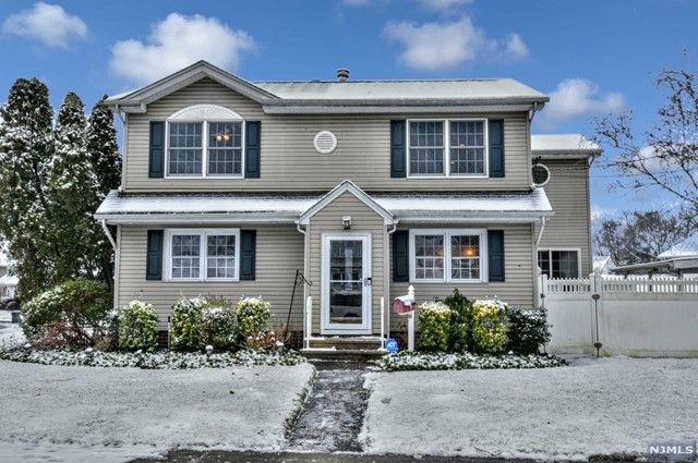 61 North Dr, Rochelle Park, NJ 07662 - See Est. Value, Schools & More