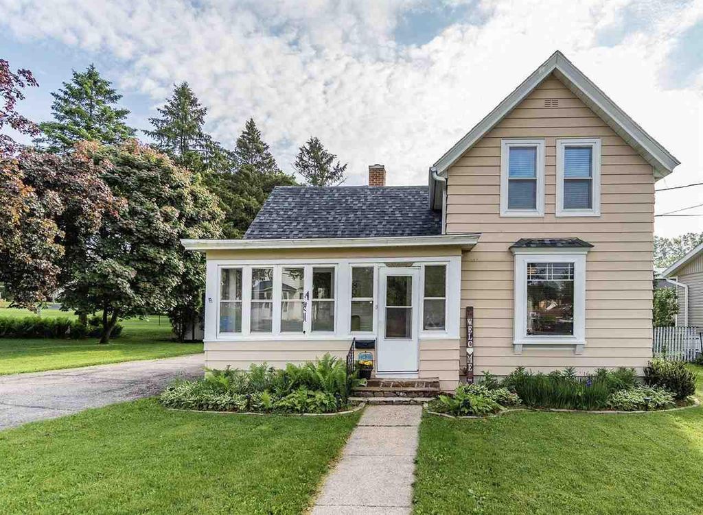 803 Lake St, Baraboo, WI 53913 | Trulia