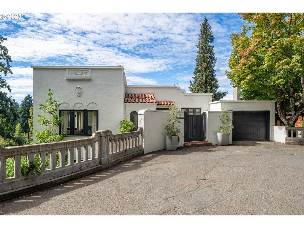 2627 SW Georgian Pl, Portland, OR 97201 - See Est. Value, Schools & More