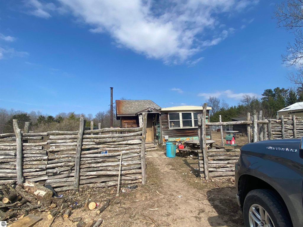 11208 Maple Rd, Beulah, MI 49617 - See Est. Value, Schools & More