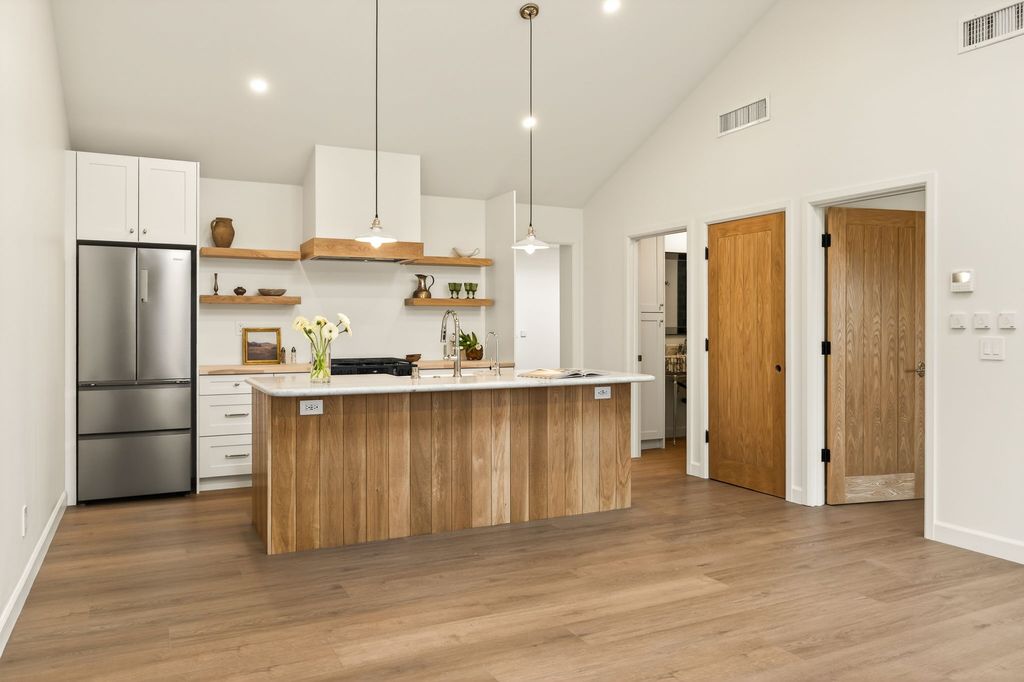 734 Calle Margarita #C, Thousand Oaks, CA 91360 - See Est. Value ...