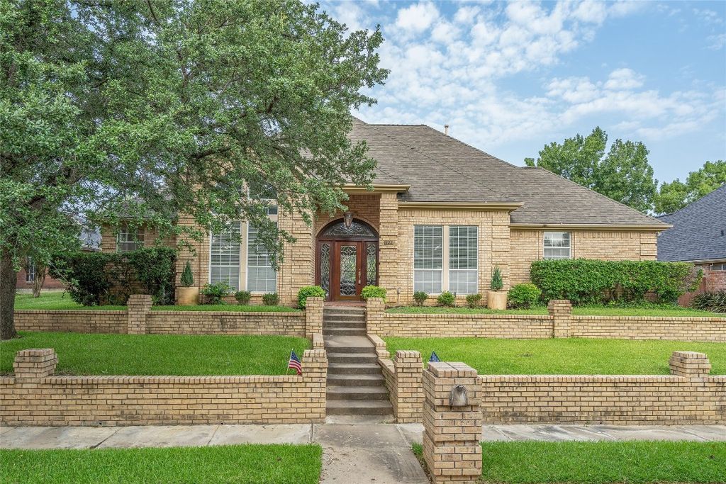 3221 Creighton Ln, Bedford, TX 76021 - See Est. Value, Schools & More